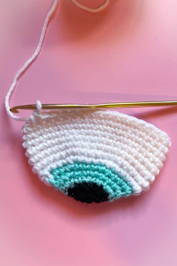 Crochet Eyes Pattern - thecaffeinatedsnail.com