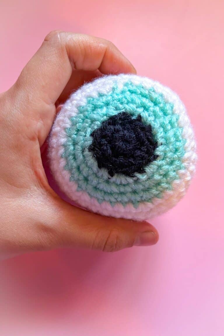 Crochet Eyes Pattern - thecaffeinatedsnail.com