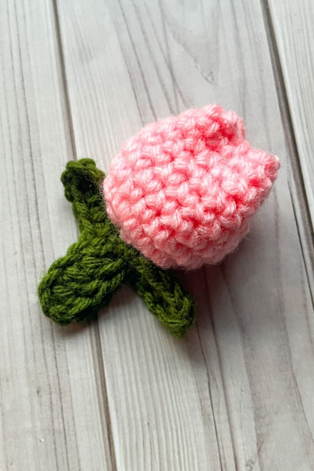 Crochet Tulip Keychain Pattern - thecaffeinatedsnail.com