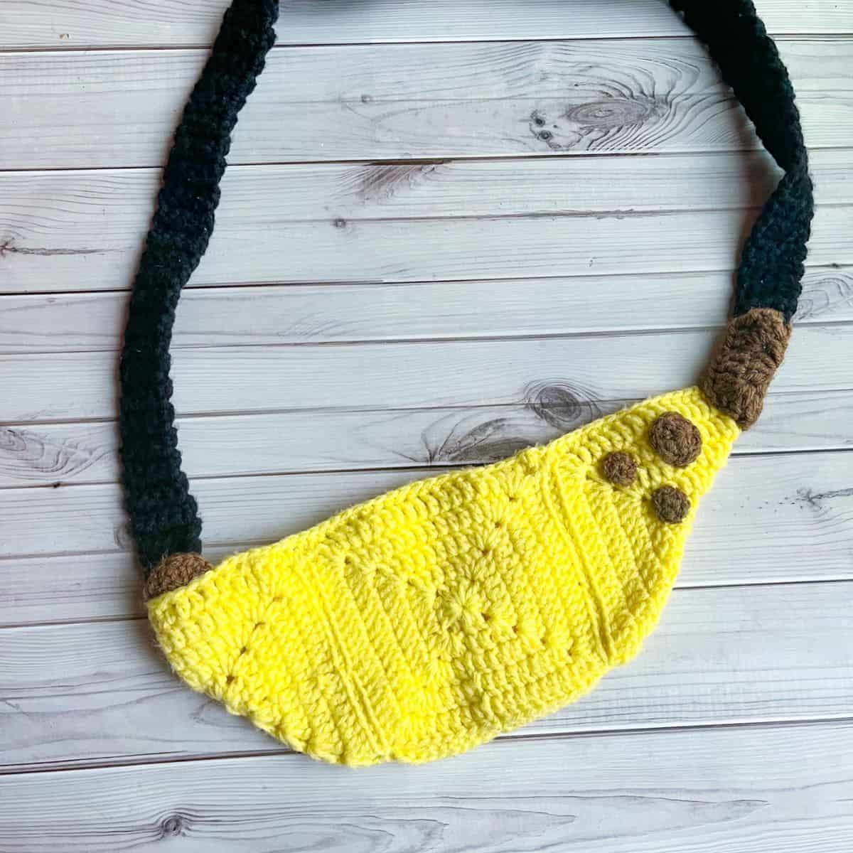 Crochet Banana Bag - thecaffeinatedsnail.com
