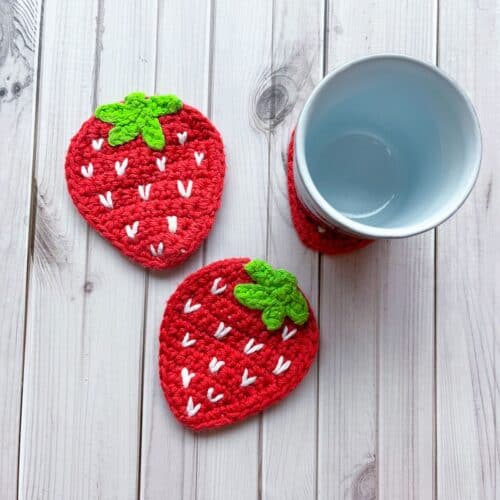 Crochet Strawberry Coaster Pattern - thecaffeinatedsnail.com