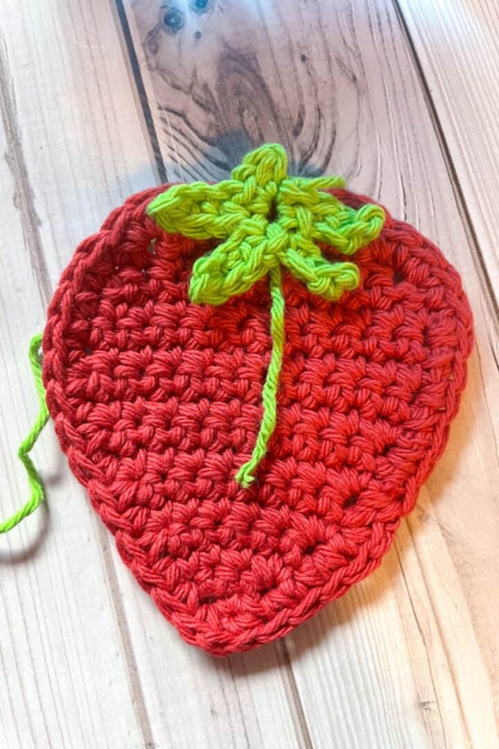 Crochet Strawberry Coaster Pattern - thecaffeinatedsnail.com