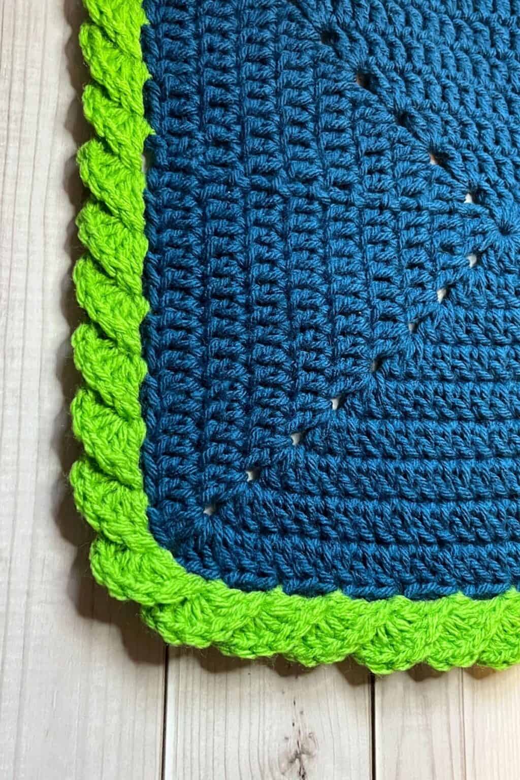 Crochet Wave Border Pattern - thecaffeinatedsnail.com
