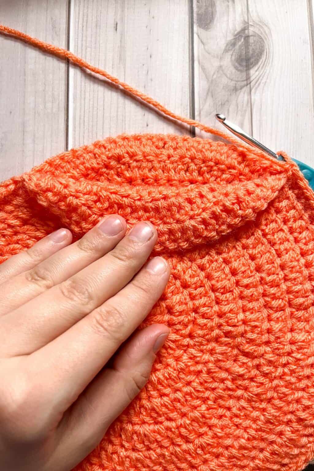 Orange Crochet Bag Pattern - thecaffeinatedsnail.com