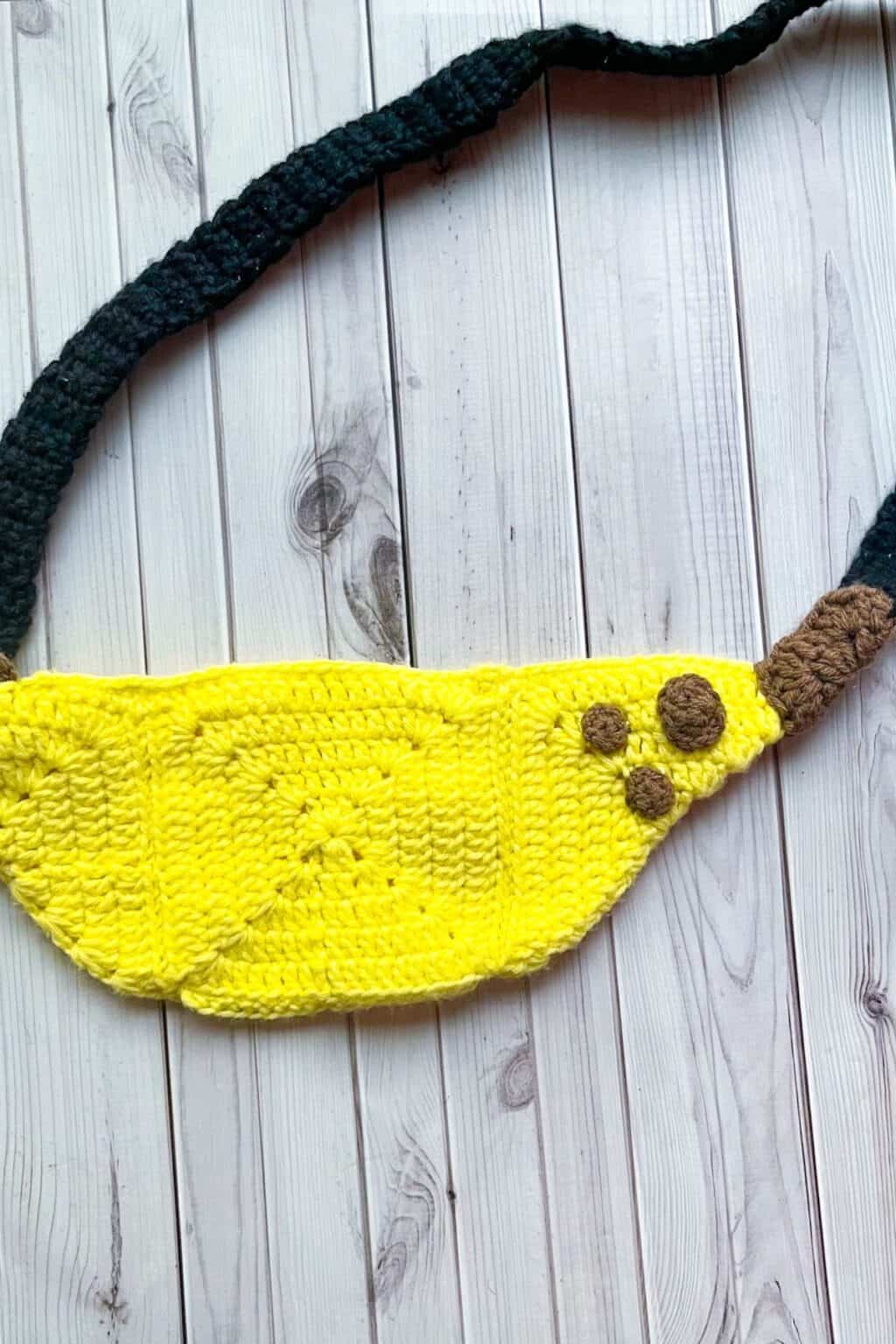 Crochet Banana Bag - thecaffeinatedsnail.com