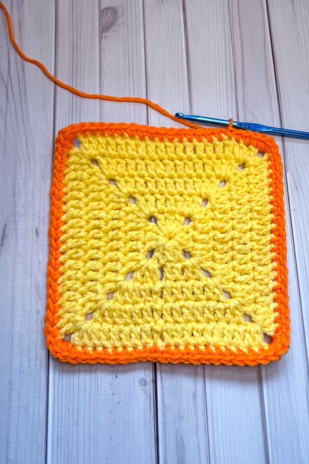 Crochet Bobble Border Pattern - thecaffeinatedsnail.com