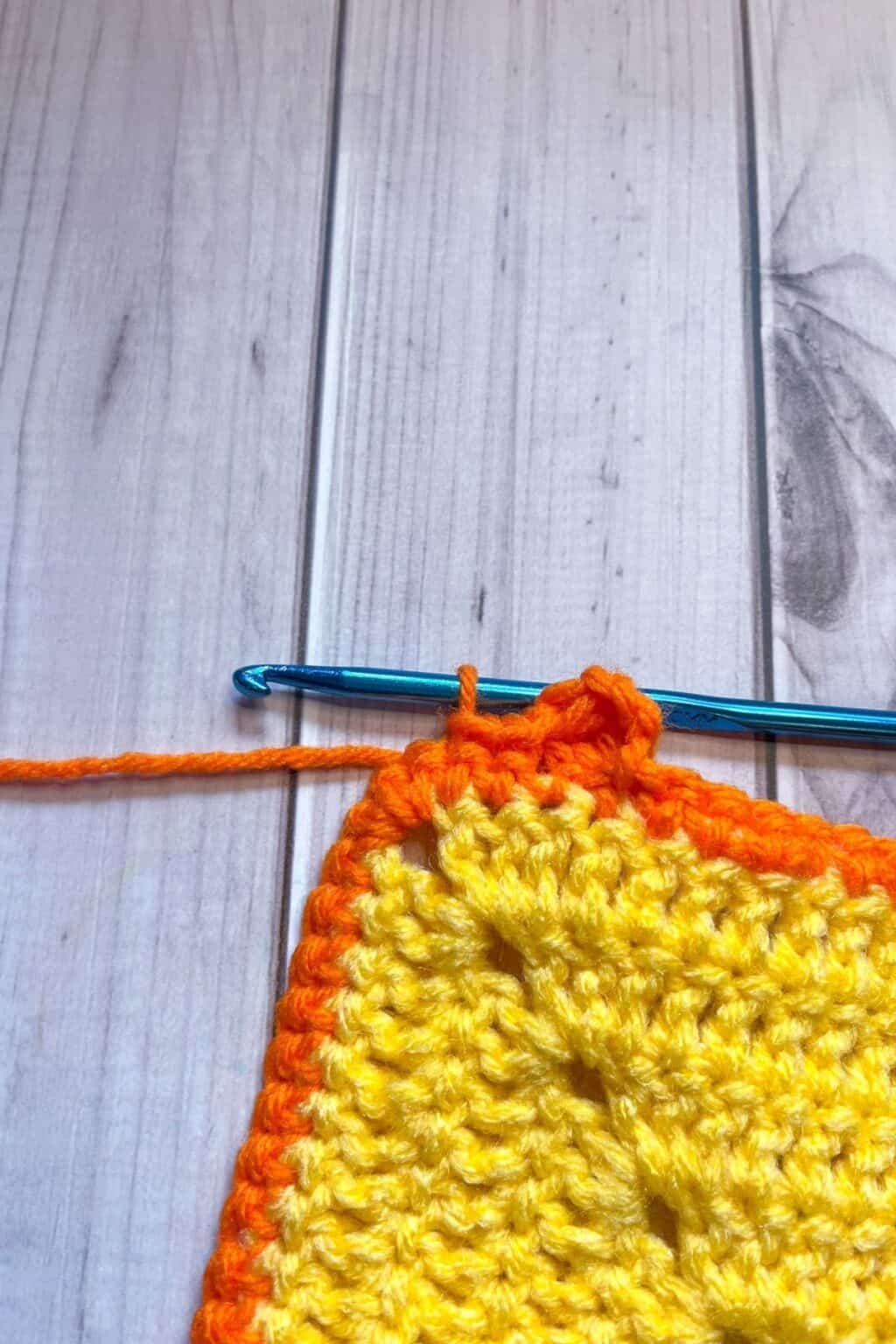 Crochet Bobble Border Pattern - thecaffeinatedsnail.com