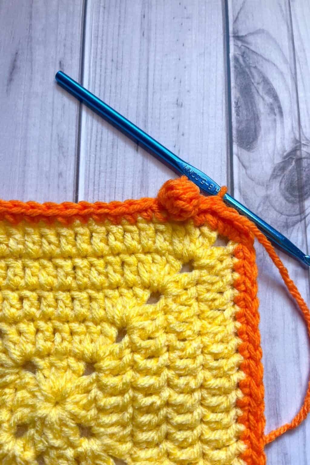 Crochet Bobble Border Pattern - thecaffeinatedsnail.com