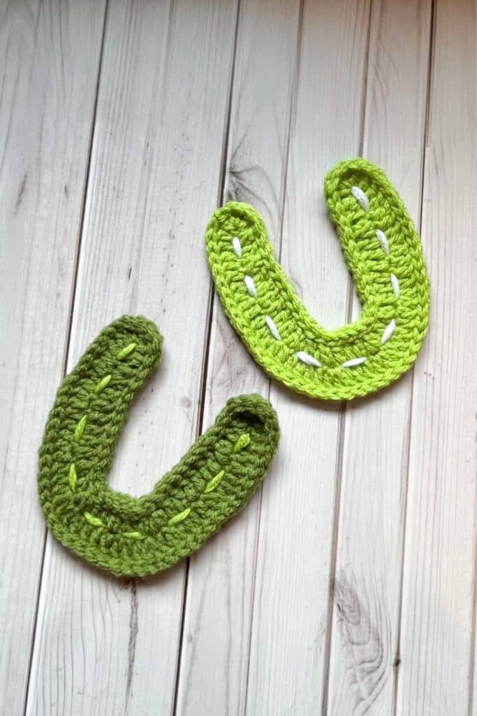 Crochet Horseshoe Pattern - thecaffeinatedsnail.com