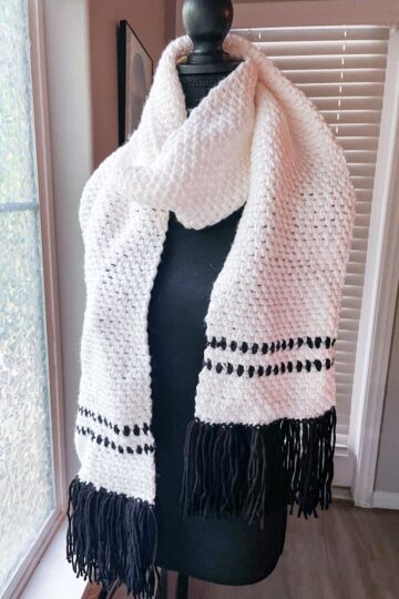 Crochet Linen Stitch Scarf Pattern - thecaffeinatedsnail.com