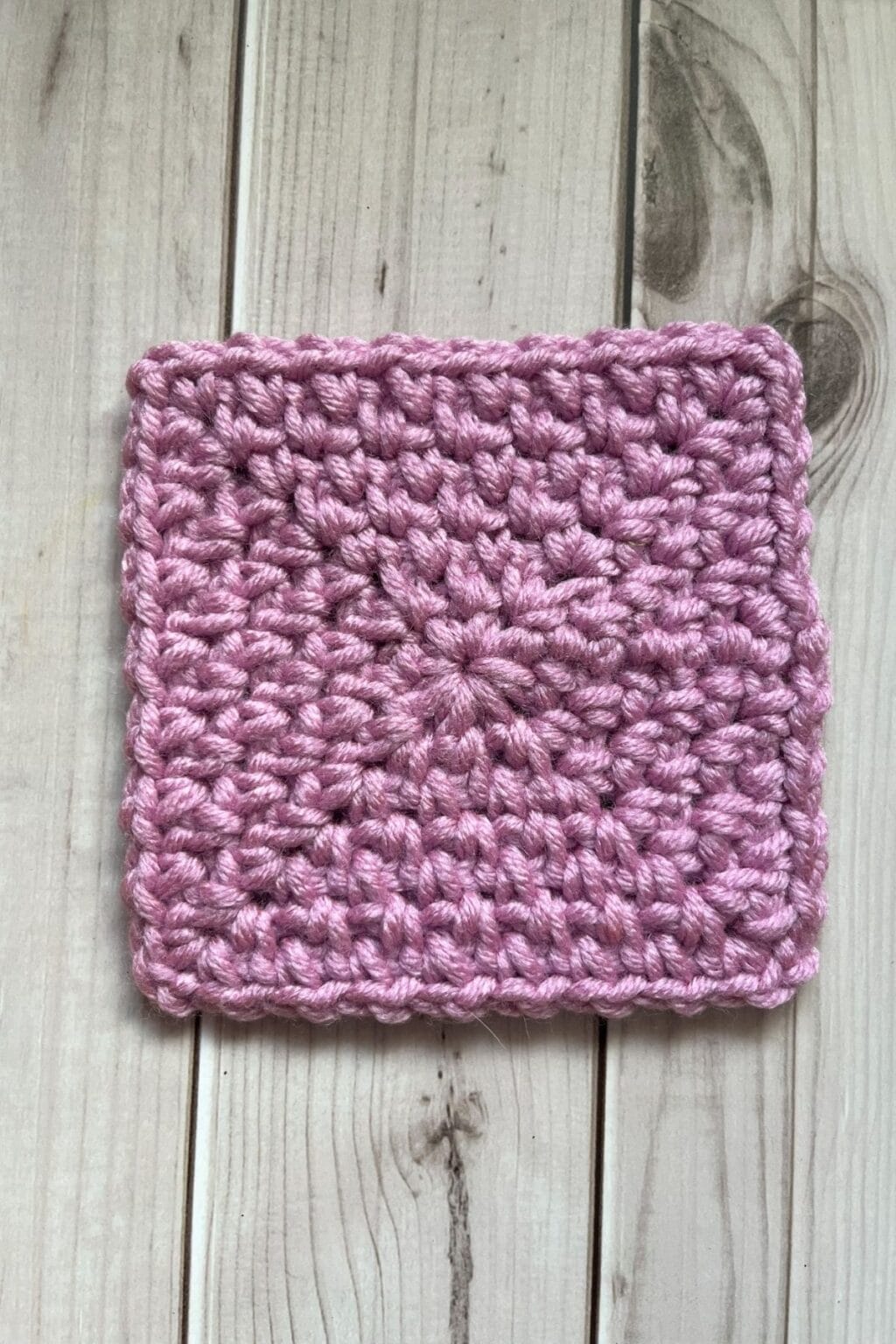 Moss Stitch Granny Square Pattern - thecaffeinatedsnail.com