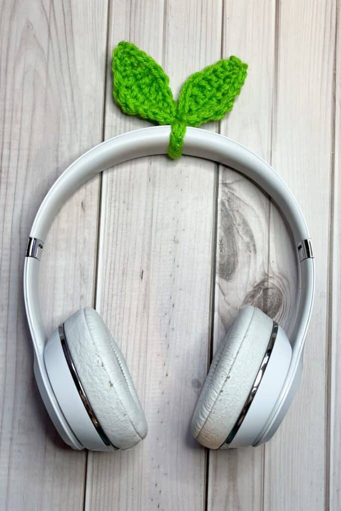 Crochet Headphone Sprout Pattern - thecaffeinatedsnail.com