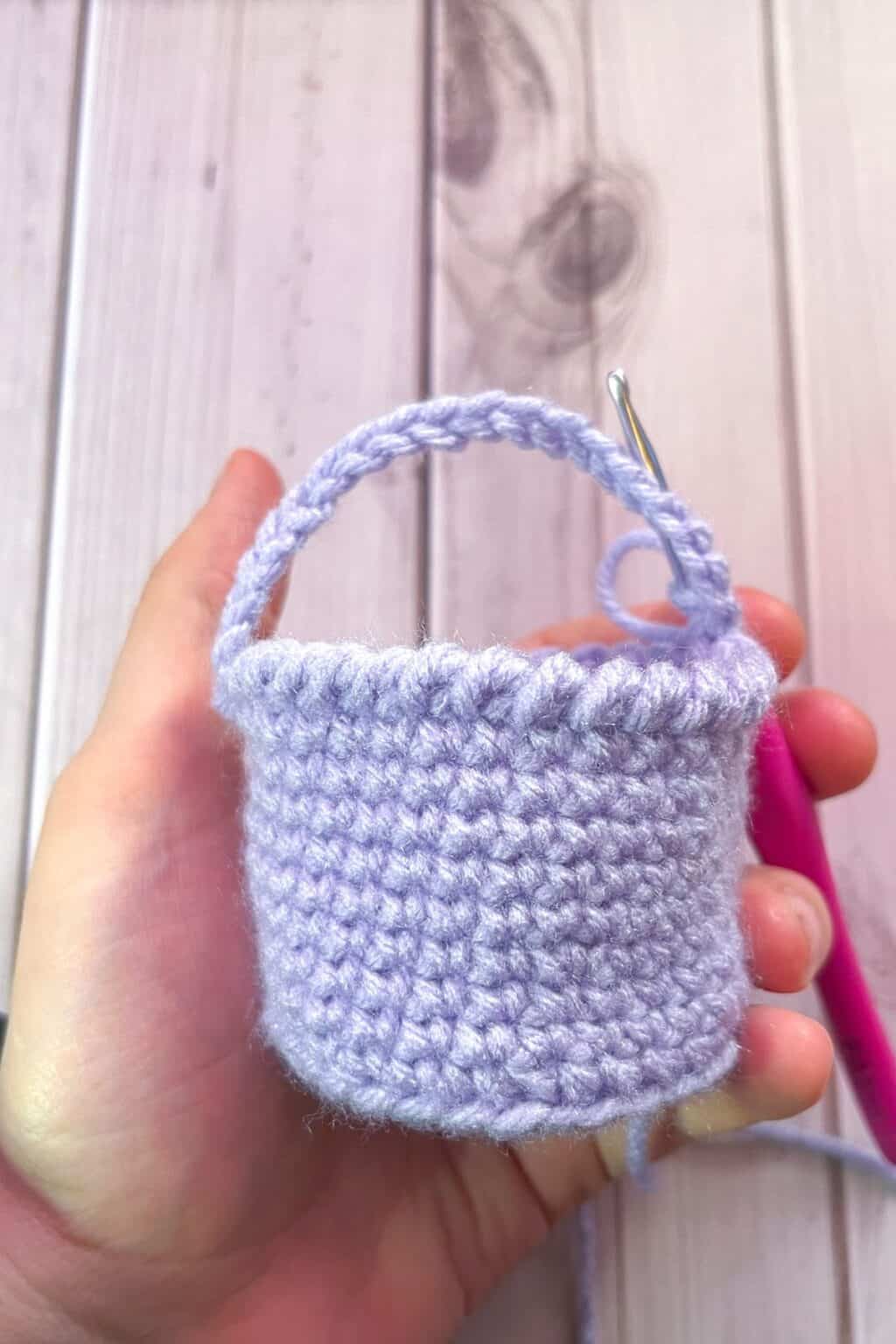 Crochet Mini Easter Basket Pattern - thecaffeinatedsnail.com