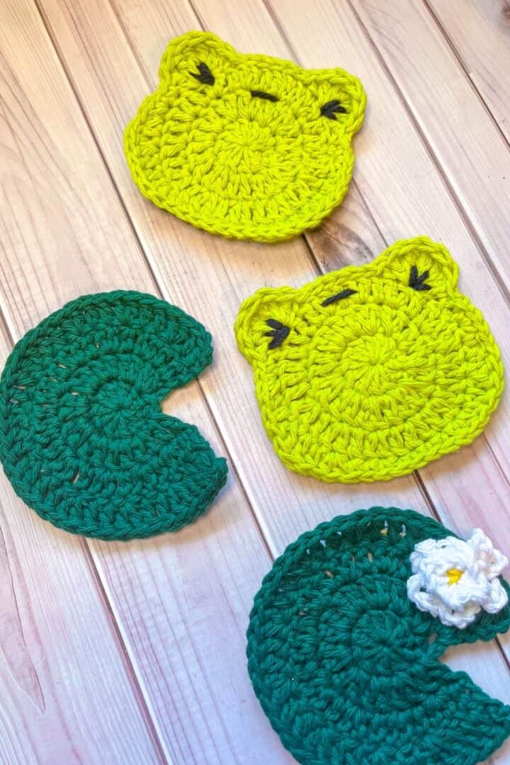 Crochet Lily Pad Coaster Pattern - thecaffeinatedsnail.com
