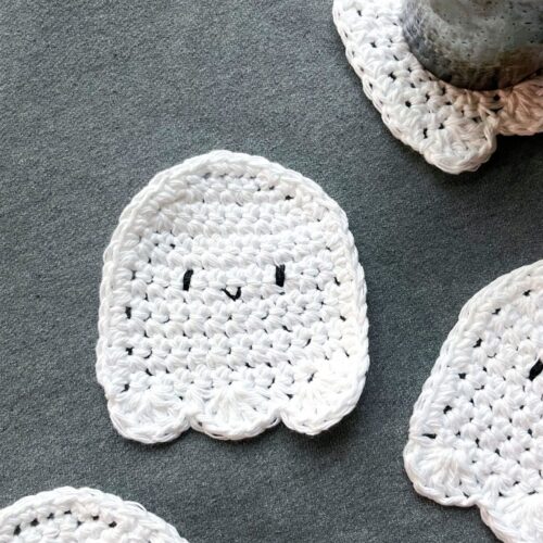 Crochet Ghost Coaster Pattern - thecaffeinatedsnail.com