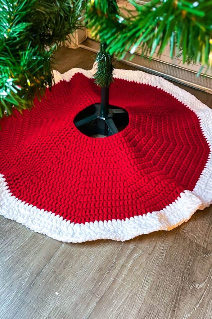 Pattern for Crochet Christmas Tree Skirt - thecaffeinatedsnail.com