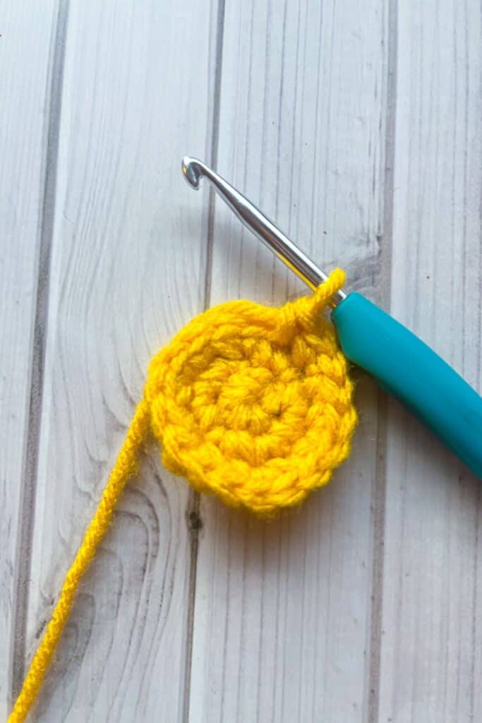 Crochet Christmas Bell Pattern - thecaffeinatedsnail.com