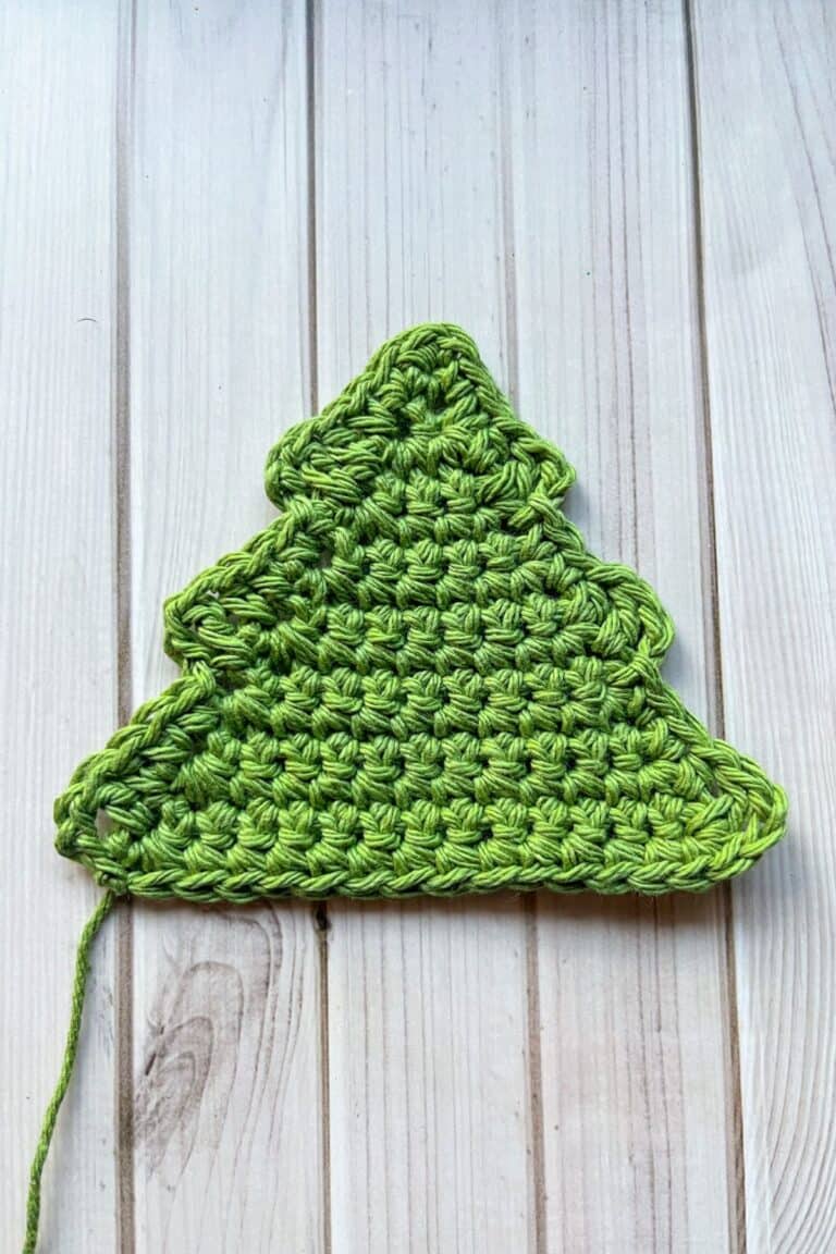 Crochet Christmas Tree Coaster Pattern - thecaffeinatedsnail.com