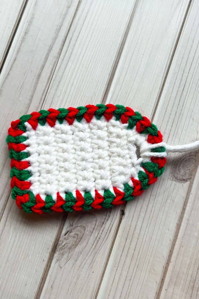 Crochet Gift Tag Pattern - thecaffeinatedsnail.com