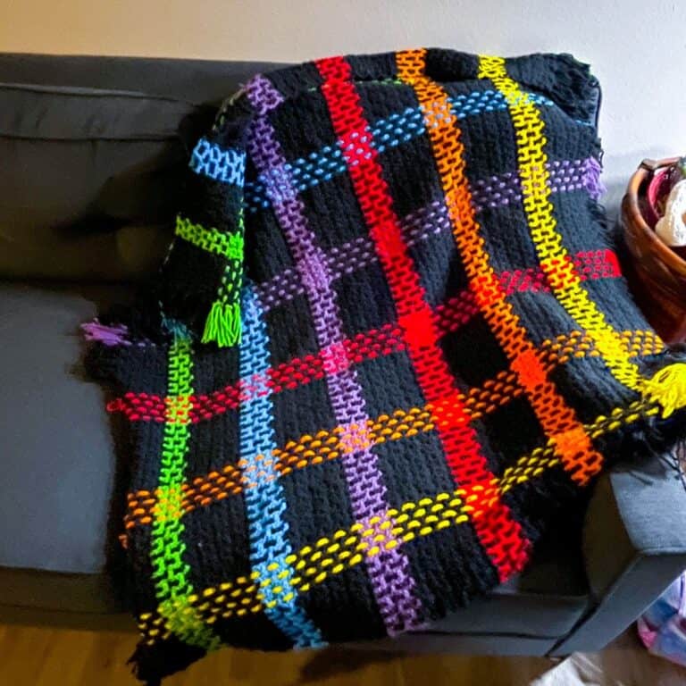 Crochet Plaid Blanket Pattern - thecaffeinatedsnail.com