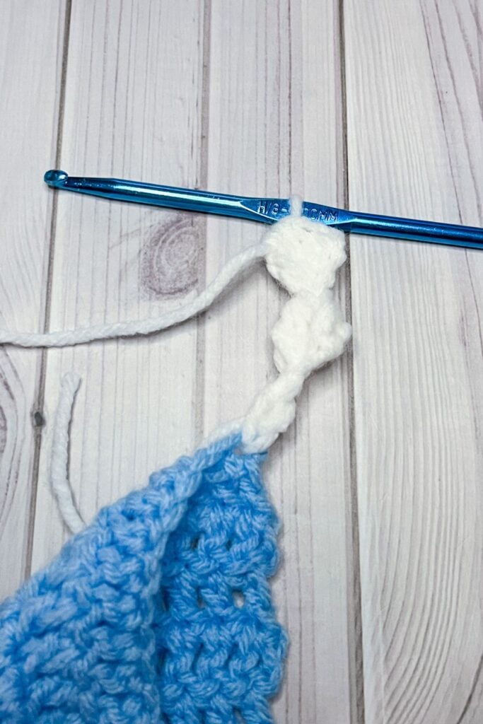 Crochet Snowflake Scarf Pattern - thecaffeinatedsnail.com