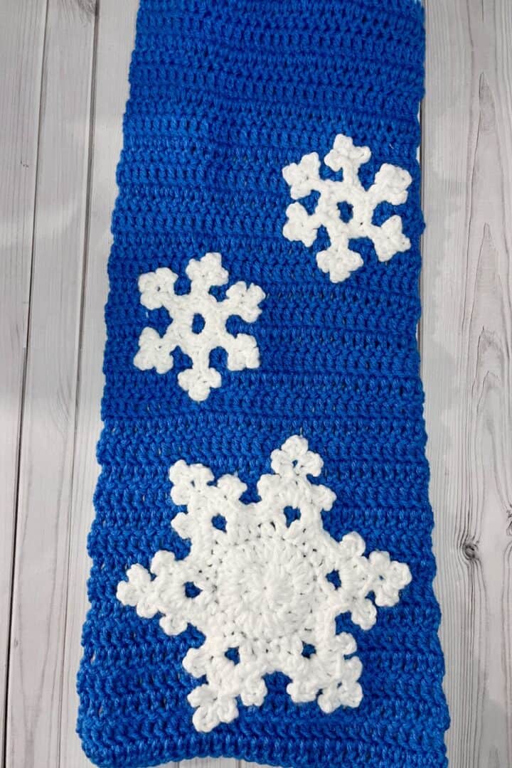 Crochet Snowflake Scarf Pattern - thecaffeinatedsnail.com