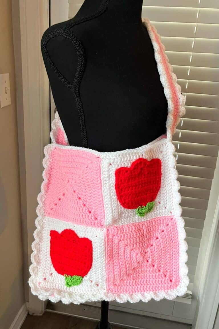 Crochet Tulip Bag Pattern - thecaffeinatedsnail.com