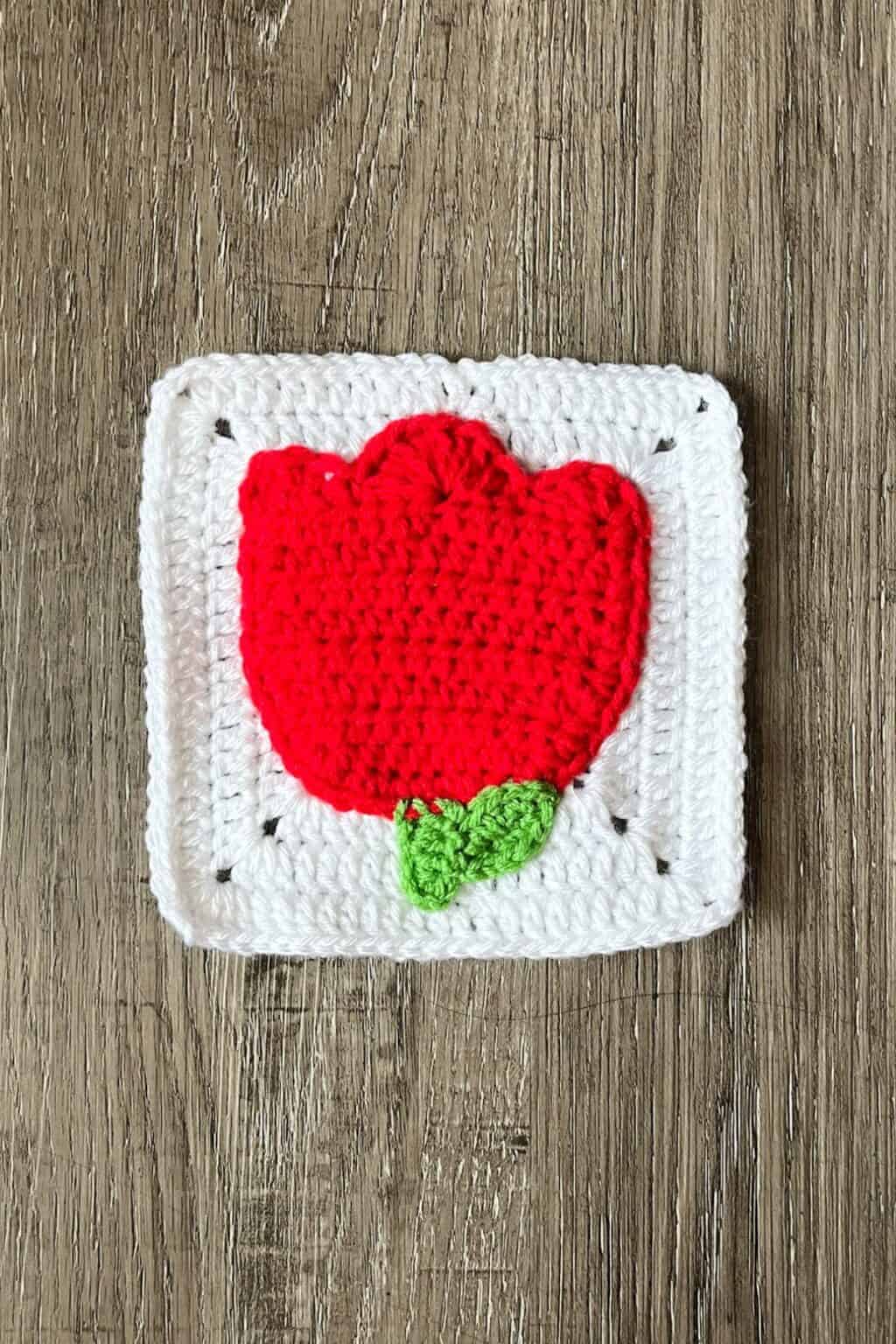 Crochet Tulip Bag Pattern - thecaffeinatedsnail.com