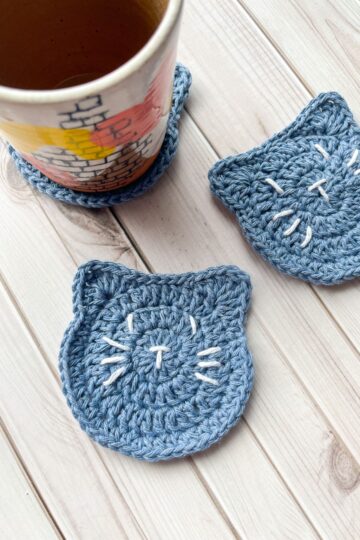 Cat Coaster Crochet Pattern - thecaffeinatedsnail.com
