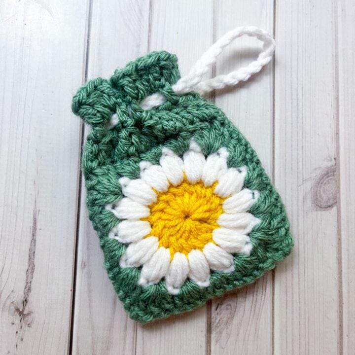 Crochet Coin Purse Pattern - thecaffeinatedsnail.com