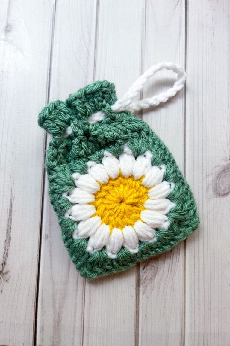 Crochet Coin Purse Pattern - thecaffeinatedsnail.com