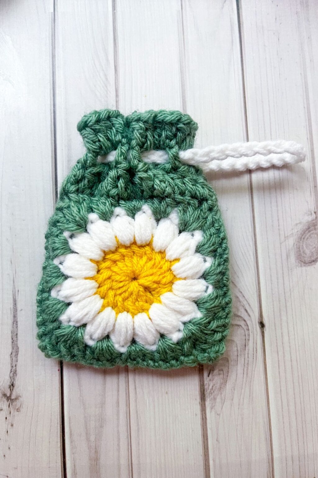 Crochet Coin Purse Pattern - thecaffeinatedsnail.com