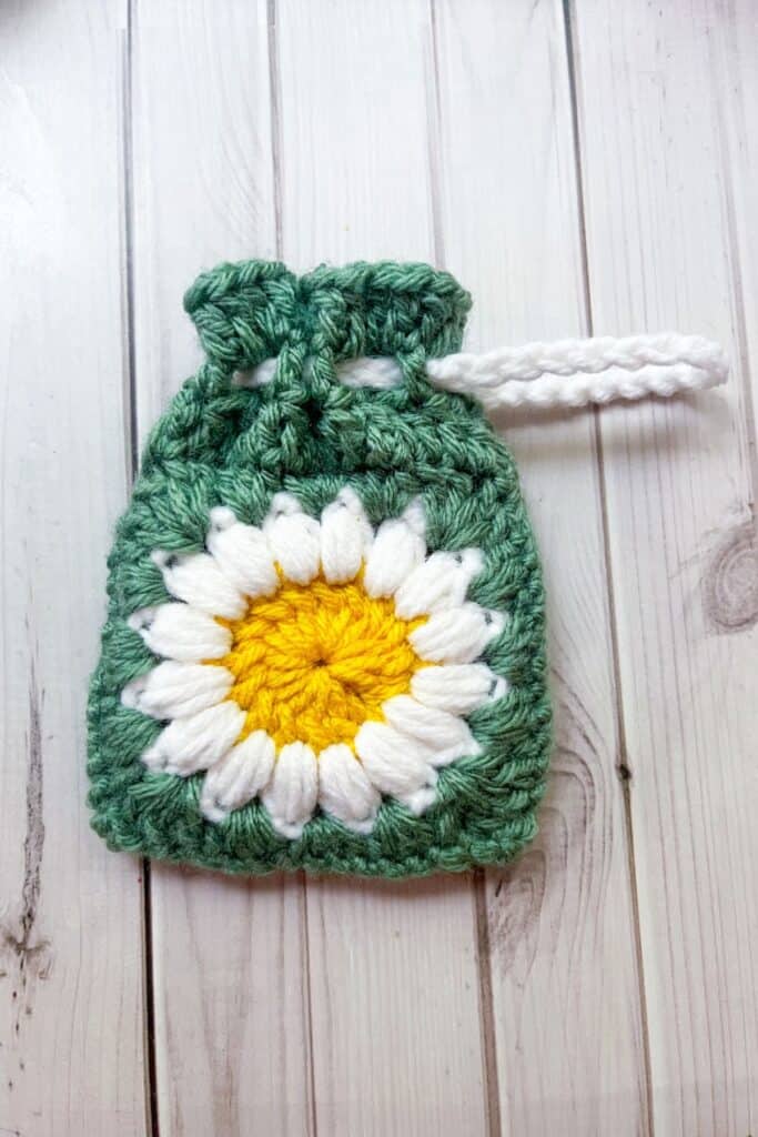 Crochet Coin Purse Pattern - thecaffeinatedsnail.com