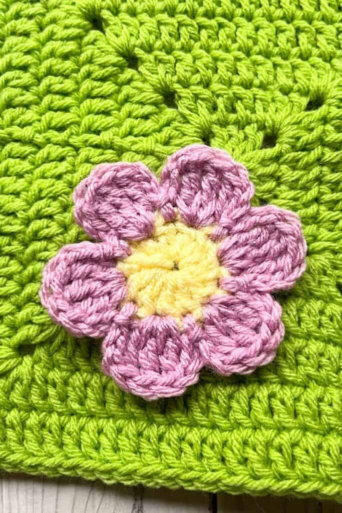 Crochet Flower Applique Pattern - thecaffeinatedsnail.com