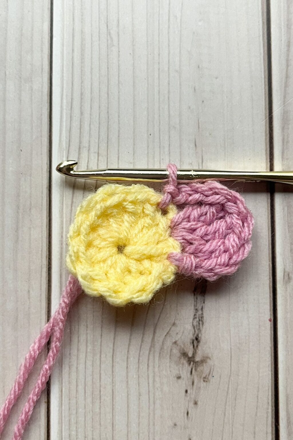 Crochet Flower Applique Pattern - thecaffeinatedsnail.com