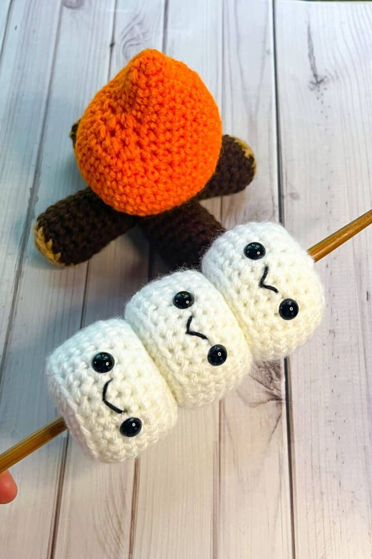 Crochet Marshmallow Pattern - thecaffeinatedsnail.com