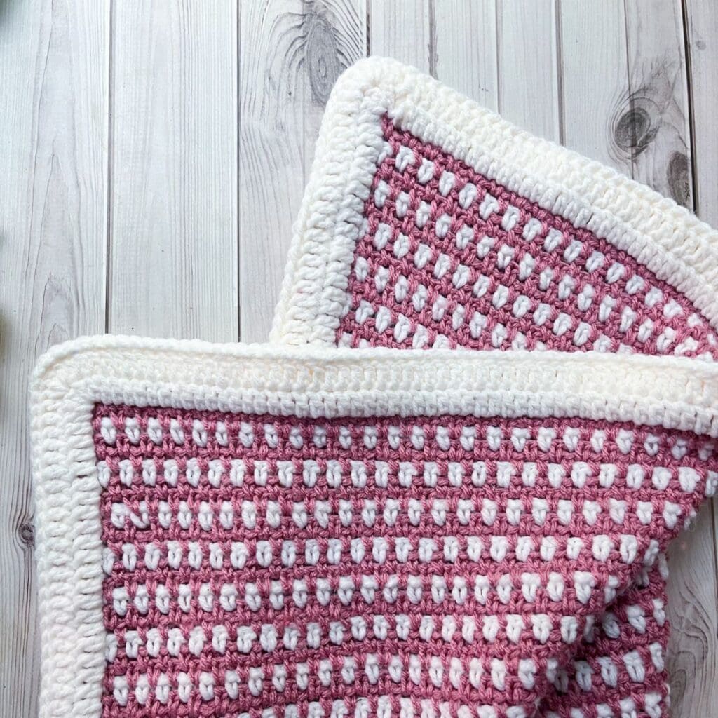 Moss Stitch Crochet Blanket Pattern - thecaffeinatedsnail.com