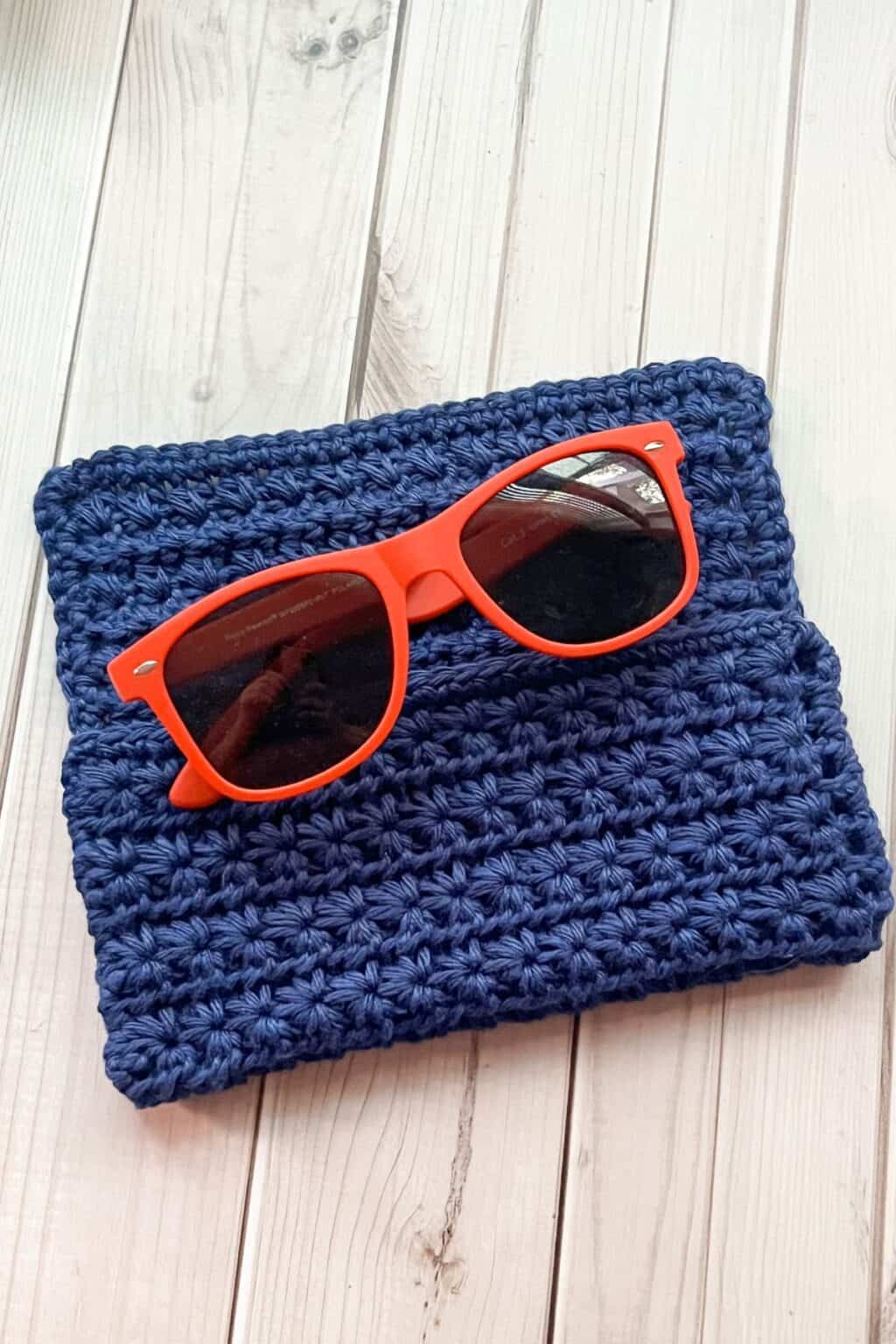 Crochet Glasses Case Pattern - thecaffeinatedsnail.com