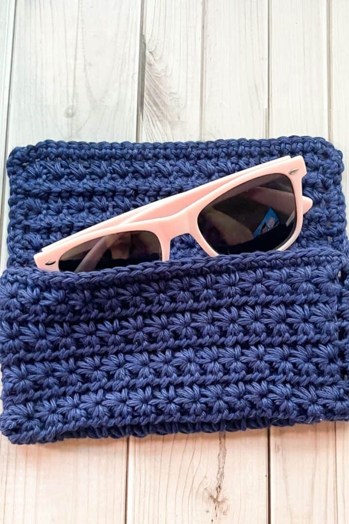 Crochet Glasses Case Pattern - thecaffeinatedsnail.com