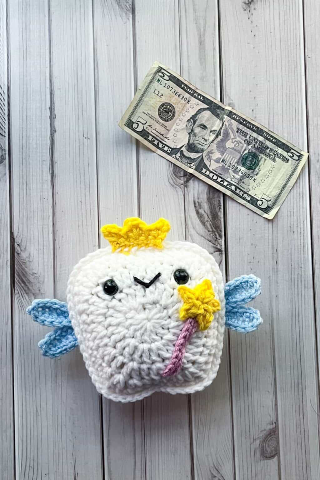 Crochet Tooth Fairy Pillow Pattern - thecaffeinatedsnail.com