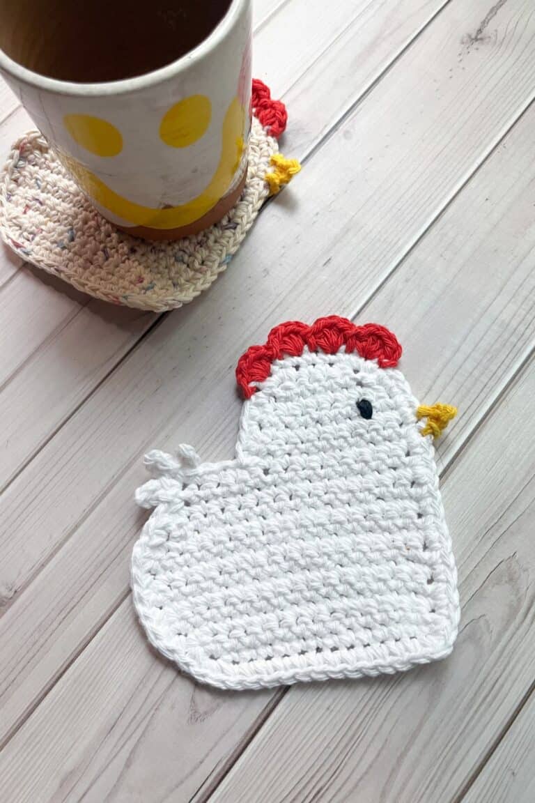 Crochet Chicken Coaster Pattern - thecaffeinatedsnail.com