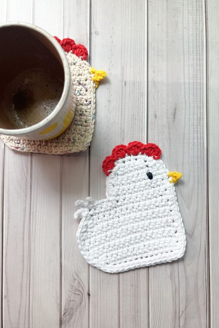 Crochet Chicken Coaster Pattern - thecaffeinatedsnail.com
