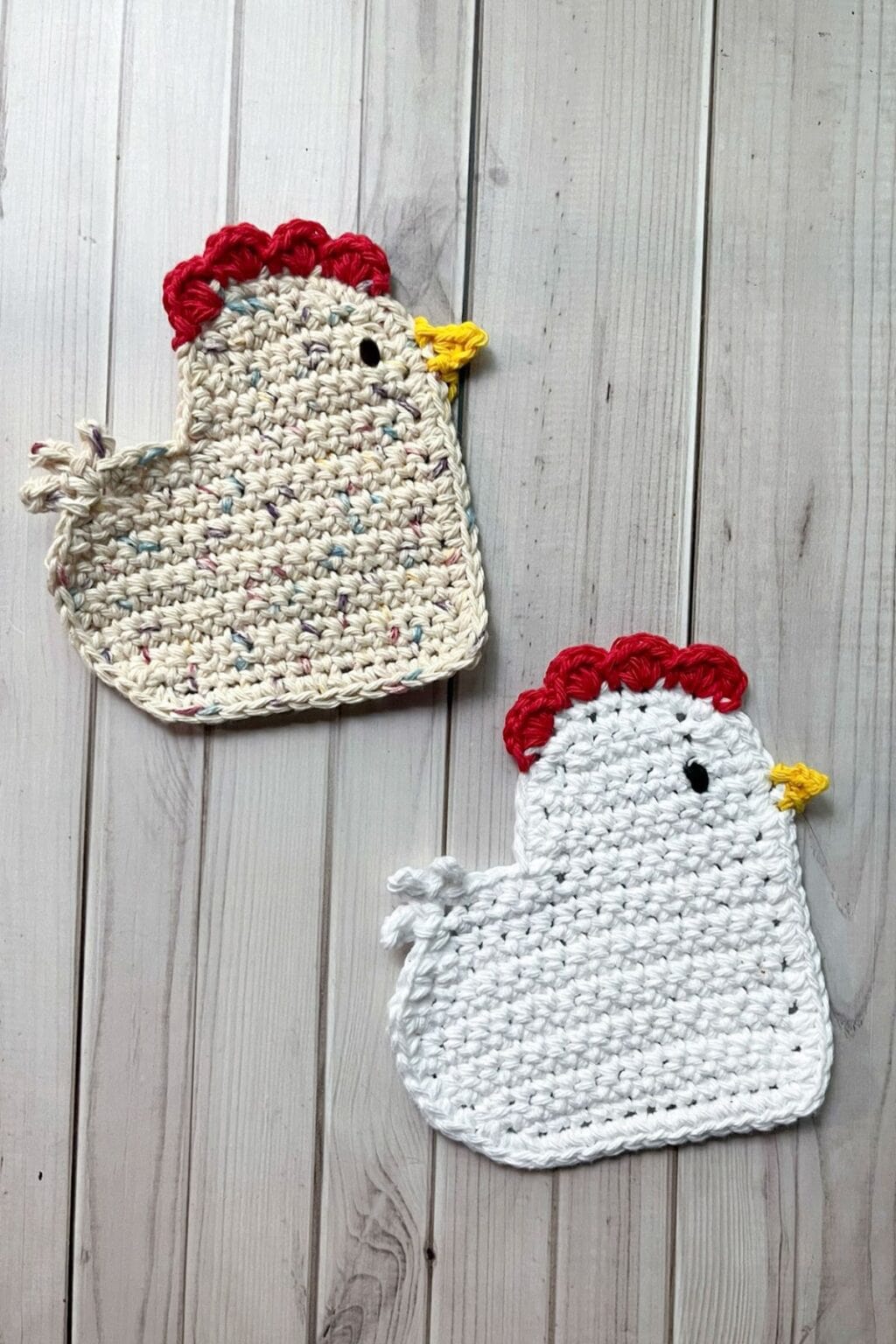 Crochet Chicken Coaster Pattern - thecaffeinatedsnail.com