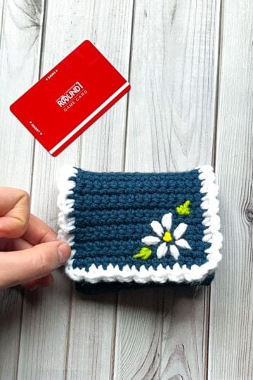 Crochet Wallet Pattern - thecaffeinatedsnail.com