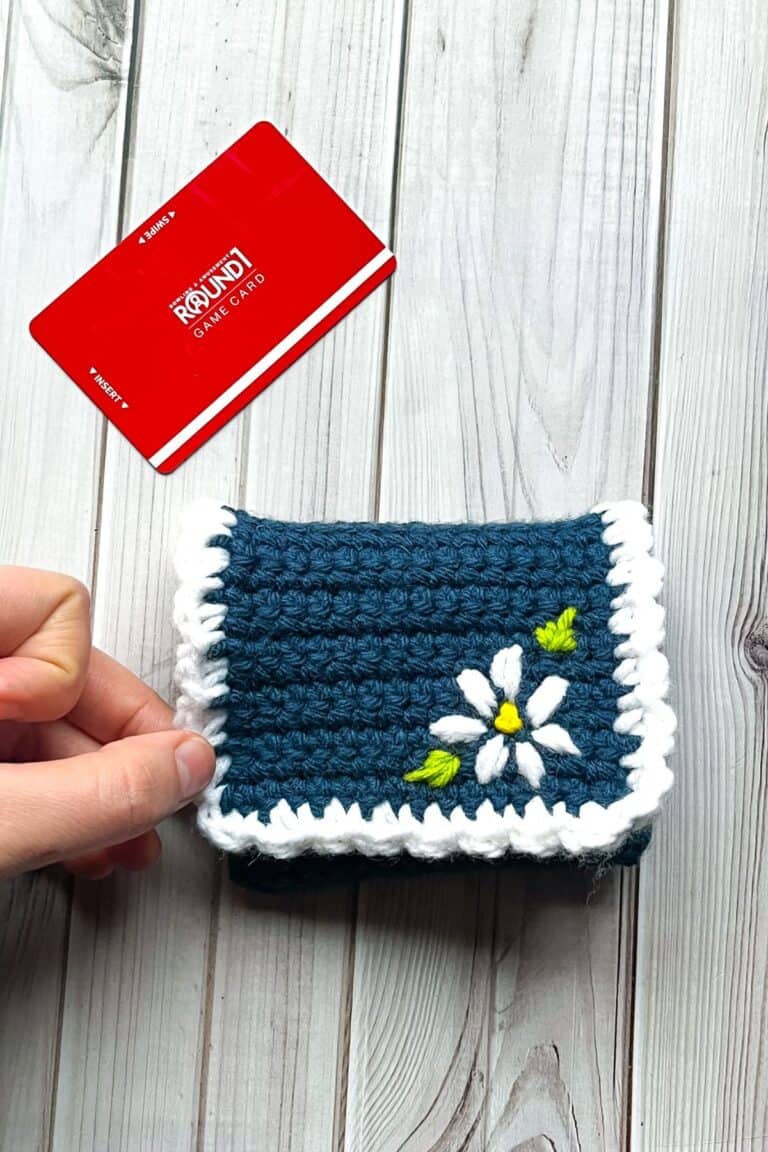 Crochet Wallet Pattern - thecaffeinatedsnail.com