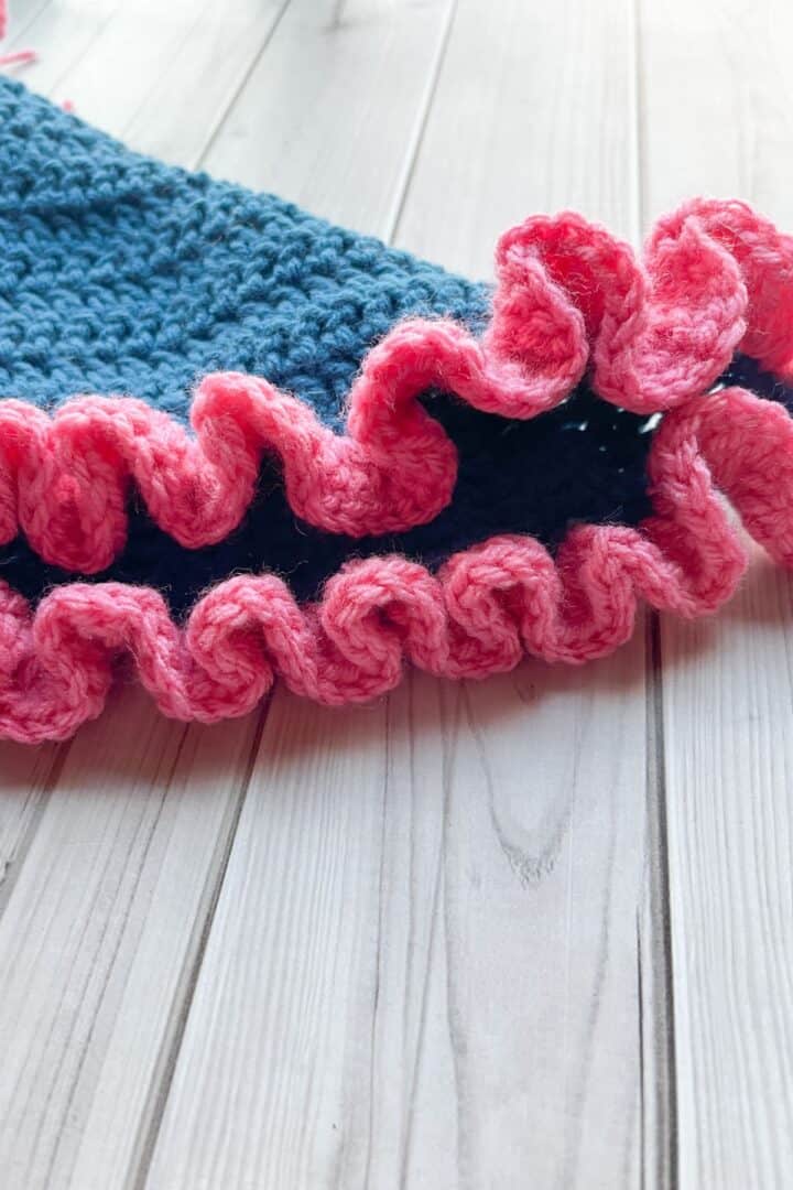 Crochet Ruffle Border Pattern - thecaffeinatedsnail.com
